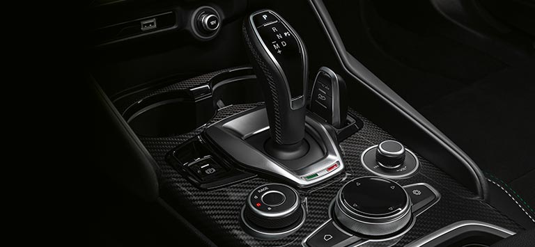 Alfa Romeo Giulia Quadrifoglio | Alfa Romeo FR